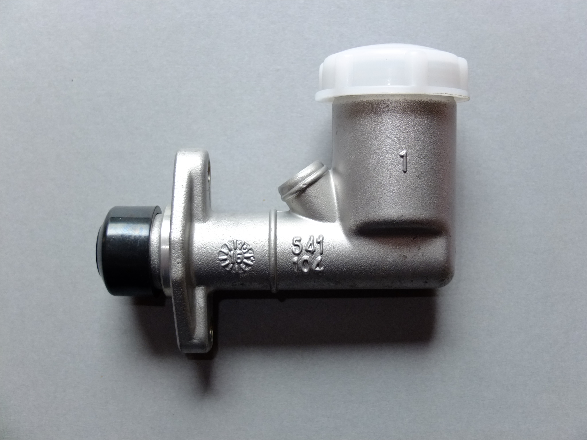 RV8 Clutch master cylinder - MG V8 and MG RV8 car parts