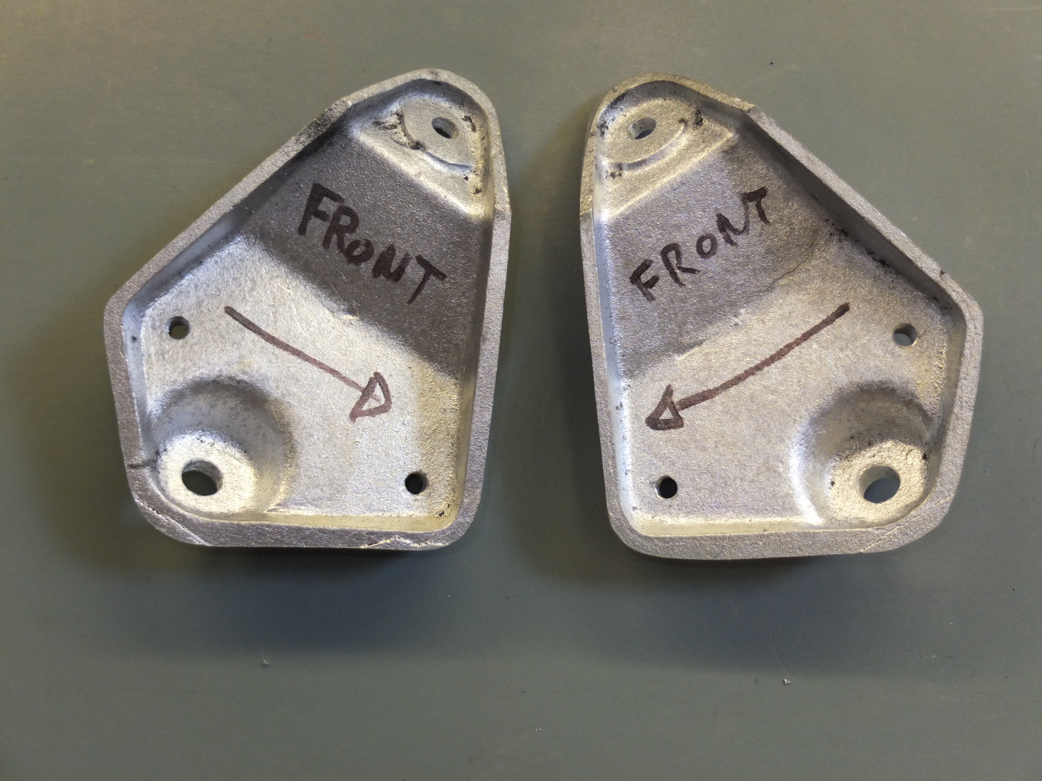 V8 Alloy Engine Mounts (Pair) - MG V8 and MG RV8 car parts